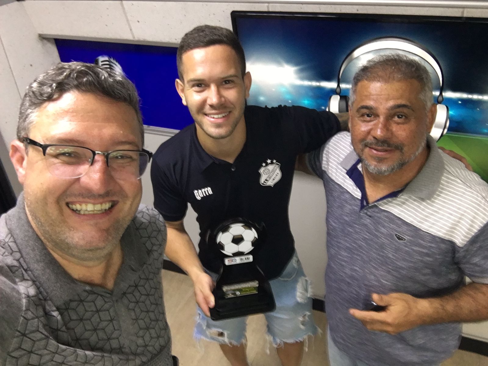 Volante Emerson Muller fala da renovação com a Inter e recebe troféu ao ...